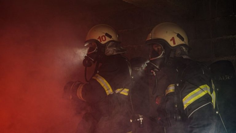 Incendiu grav în Chișinău: a luat foc un depozit de tractoare, anvelope ...